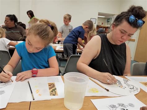 전통민화 부채만들기 워크샵 메릴랜드 공립도서관서 한미문화예술재단 “큰 호응” ＜한국일보 박지영기자＞ Kacaf