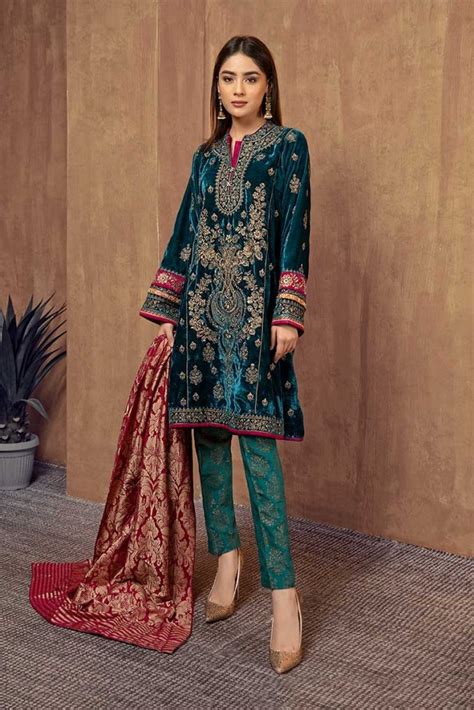 Latest Women Best Winter Dresses Designs Collection 2023 2024