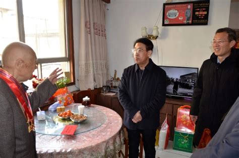 濮阳市国企党委走访慰问国企老党员 工作动态 濮阳市财政网 濮阳市财政局