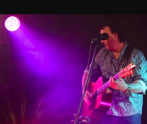 Robbie T Professional Newcastle Musician