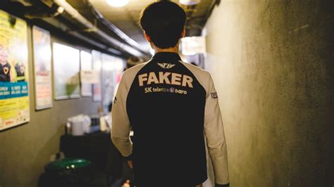Lck春季赛：t1晒出faker海报后，更新clozer集锦，首发中单存疑 哔哩哔哩