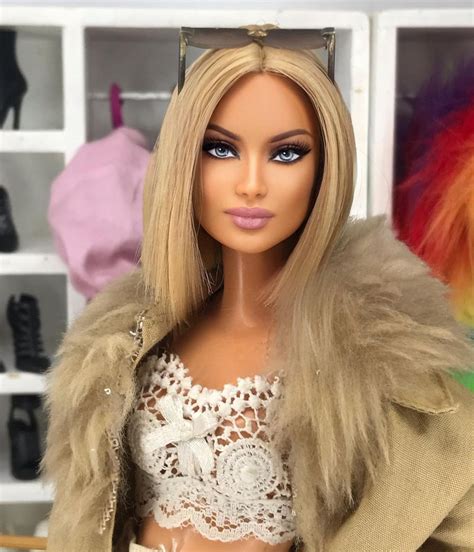 Pin By Solange Rodrigues On Barbie Glamour Dolls Barbie Fashionista