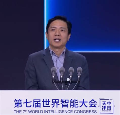 李彦宏：不担心大模型让工作消失，ai会带来下一个增长奇迹