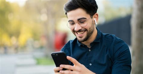 СМС поздравления с 23 Февраля 2025 красивые короткие и прикольные