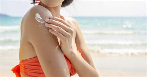 How To Apply Self Tanner To Avoid Streaks Orange Skin And Weird Tan