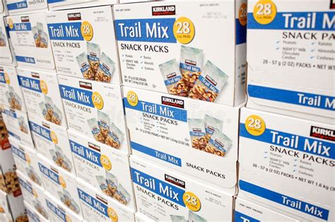 смесь для подписи киркленда в магазине Редакционное Стоковое Фото изображение насчитывающей