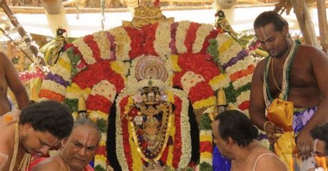 சிவகங்கை அருகே நடைபெற்ற திருக்கோஷ்டியூர் தெப்பத் திருவிழா வழிபாடு