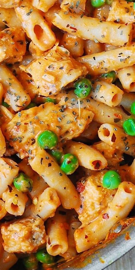 Chicken Pasta With Peas In Spicy Creamy Tomato Sauce Spicy Chicken