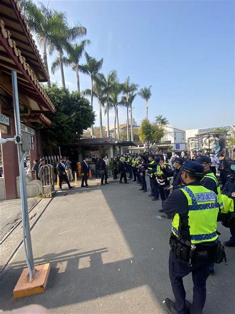竹聯元老公祭近千黑衣人送別 警強勢壓制 鏡週刊 Mirror Media