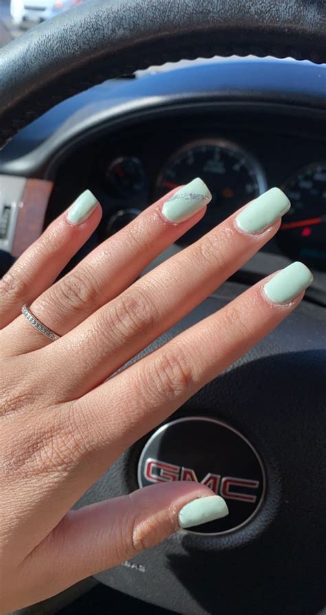 Pastel Minty Green Shellac Nails