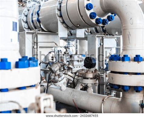 Piping Component ภาพสต็อกปลอดค่าลิขสิทธิ์และรับสิทธิ์ใช้งานได้กว่า 12 981 รายการ Shutterstock