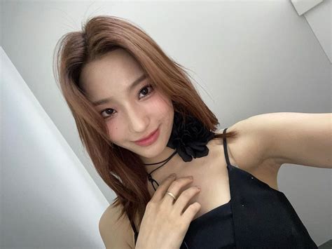 High Quality MoMo armpit. Zoom it to see pit lines (Twice) : r/KpopArmpit