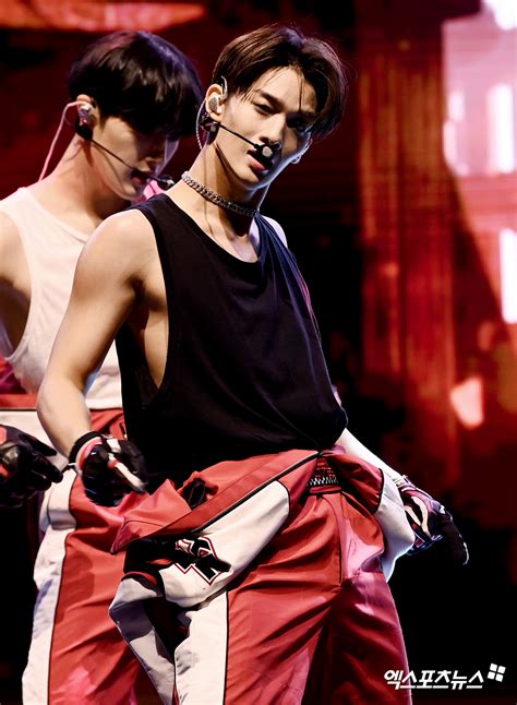 Cix 배진영 장발 싹뚝 더 짙어진 남성美 카리스마[엑s Hd화보]