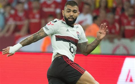 Flamengo bate Palmeiras e São Paulo e só fica atrás do Corinthians no