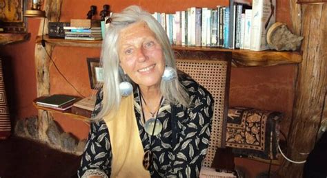 Kuki Gallmann Nuovo Attacco I Bracconieri Sparano Allauto E La