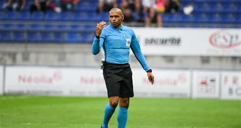 Ligue 2 Les Arbitres De La J22 Dévoilés