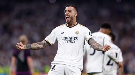 Il Doit Joselu Met La Pression à Un Joueur De Léquipe Dalgérie