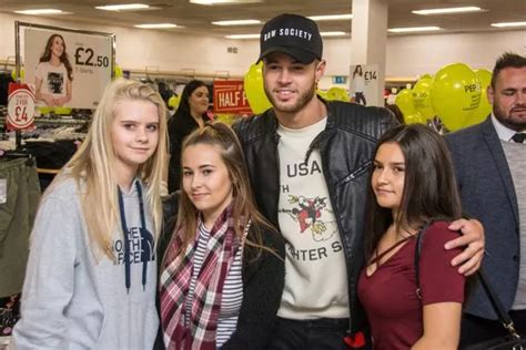 Love Islands Alex Beattie Caught Staring At Fans Boobs As He Parties