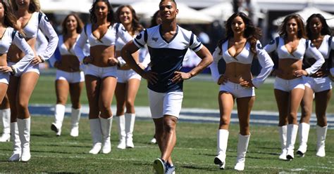 The Super Bowl Is About To See Its First Male Cheerleaders Huffpost