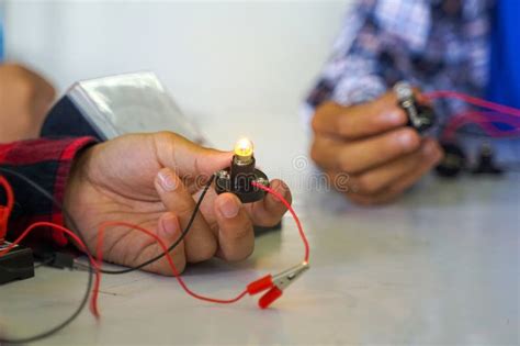 Students Are Conducting Experiments On Basic Electrical Circuits Stock