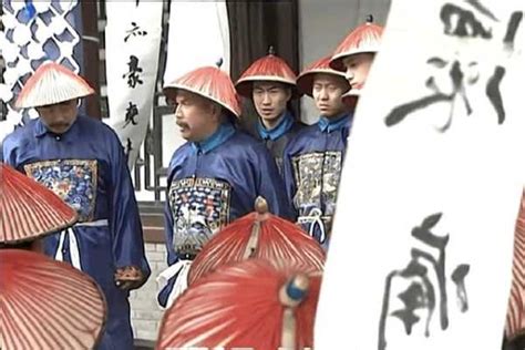 《雍正王朝》孫嘉誠被殺後，為何八王爺去祭奠，而張廷玉等人不去