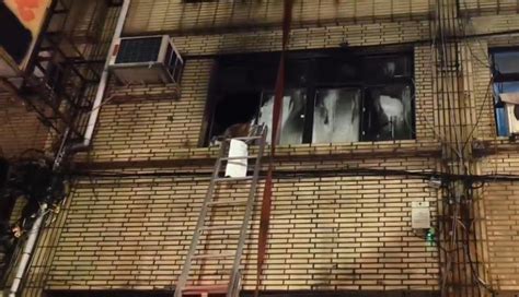 土城移工宿舍火警釀1死5傷 女移工「爬上廣告燈牌」緊急求生
