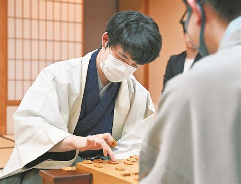 藤井聡太七冠が史上初の八冠へ「王手」 永瀬拓矢王座に勝ち2勝1敗に 終盤に急転直下の逆転劇：東京新聞デジタル