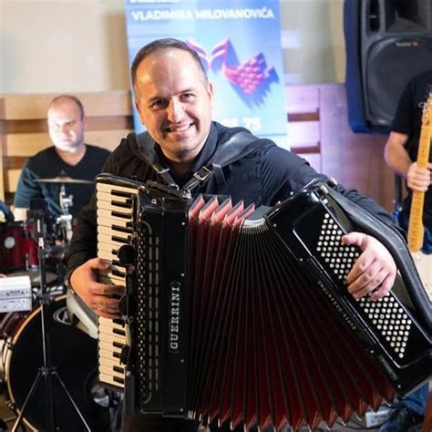 Vladimir Milovanovic Orkestar Vladimir On Threads