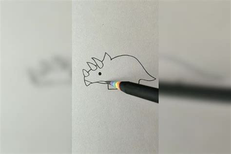 简笔画简单几笔就画完三角龙 三角