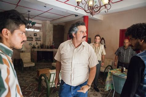 Photos Of The Real Pablo Escobar Vs Narcos Actor Wagner Moura Proves