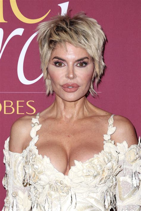 Lisa Rinna Shines At 2025 Wwd Style Awards • Celebmafia
