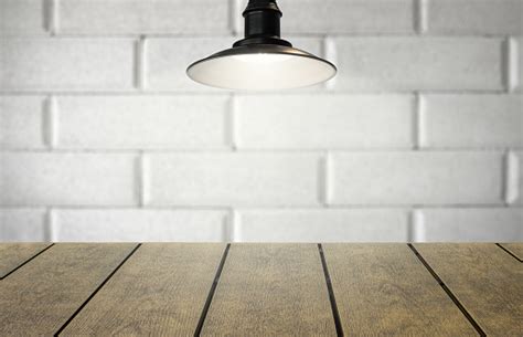 제품에 대 한 공간을 복사 합니다 빛에 매달려 함께 소박한 나무에 오픈 공백입니다 프로토 타입 템플릿 디스플레이 고