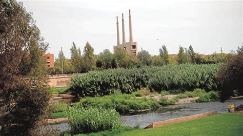 Las tres chimeneas de Sant Adrià a la espera de un futuro