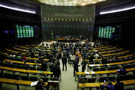 A reunião de partidos para afinar a PEC da Anistia