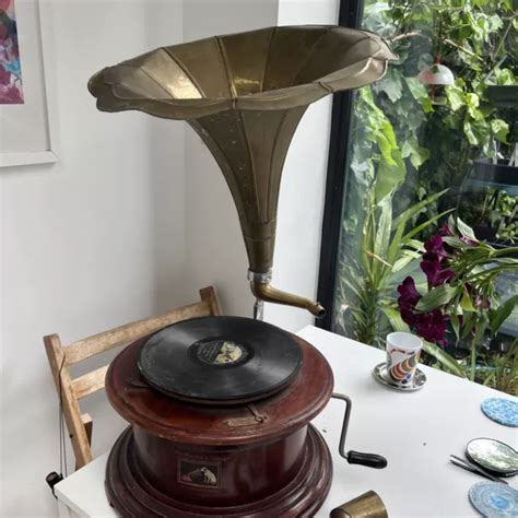 Antique His Masters Voice Gramophone With Horn And Record Disk Needs