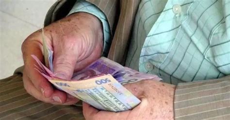 Зеленський підписав закон про призначення пенсій жителям окупованих територій