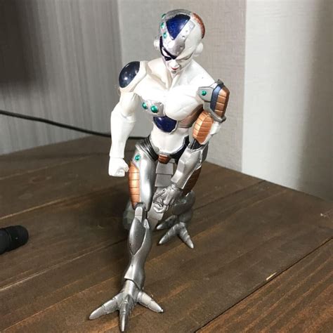 Mecha Frieza Figure