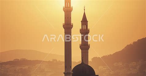 منظر السماء في وقت غروب الشمس، مفهوم العبادة والتقرب إلى الله تعالى