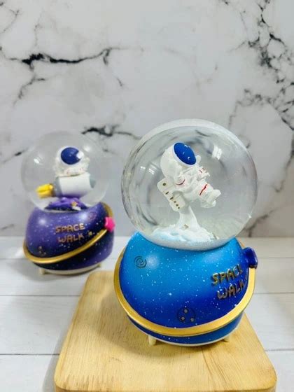 خرید و قیمت گوی موزیکال پمپی برفی چراغ دار برجسته فضانورد ابی ترب