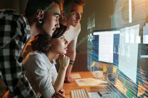 Programadores Trabajando En Software En La Oficina Equipo De Personas