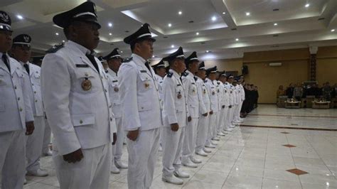 Kepala Desa Di Malinau Dapat SK Perpanjangan Tugas Kerja Bupati Wempi