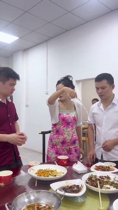 老公為了支持我的事業，來我家做了上門女婿，在家裏常常被他們排擠，今天哥哥讓我們請他吃飯，說要緩和一下關系，我為哥哥點了一大桌菜，可沒想到哥哥