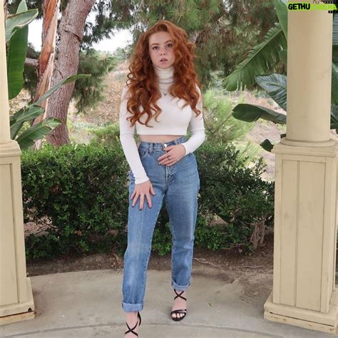 Francesca Capaldi Instagram California Fall 🤍 🤎 Gethu Cinema
