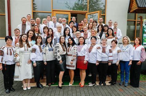 Карпатський Вдягни вишиванку де б ти не був це спадок твоєї нації У третій четвер травня