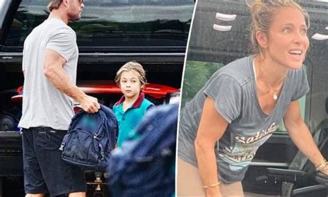 Barefoot Chris Hemsworth And His Wife Elsa Pataky Look Like Ordinary