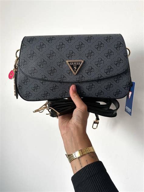 Сумка кросбоді Guess Guess Long — ціна 1790 грн у каталозі Крос боді Купити аксесуари за