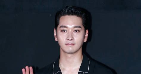 포토 황찬성 포머드 헤어도 완벽 소화