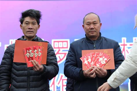 【新春走基层】首次分红！云南罗平“云上花乡”乡村振兴示范园村民喜提“过年红包”