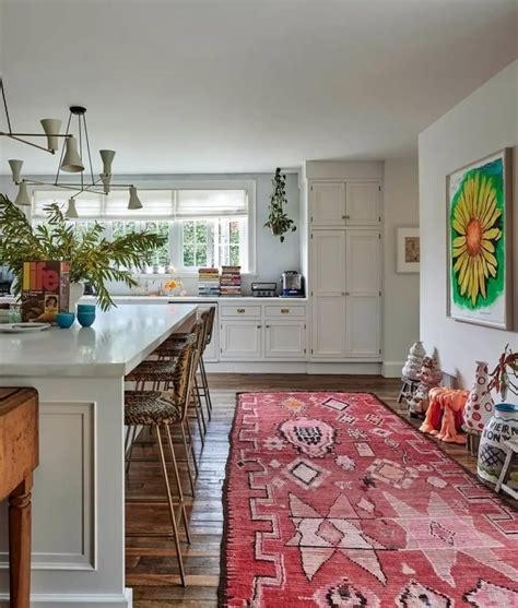 نگاهی به قصر بنی بلانکو و سلنا گومز، با چیدمان شاهانه و فرش‌های ایرانی