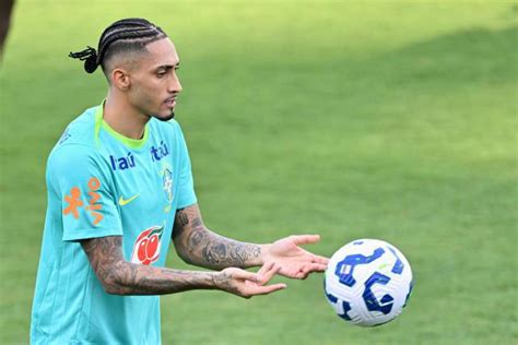 Los Memes No Dejan Tranquilo A Raphinha Tras Picar El Partido La